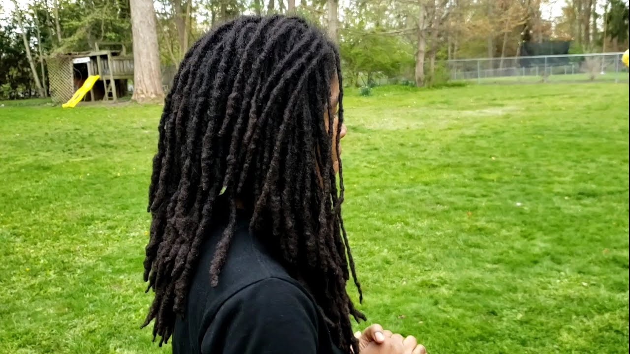 Brief Video of My Sister's Locs at ~3.5 Years (4a/4b locs) - YouTube