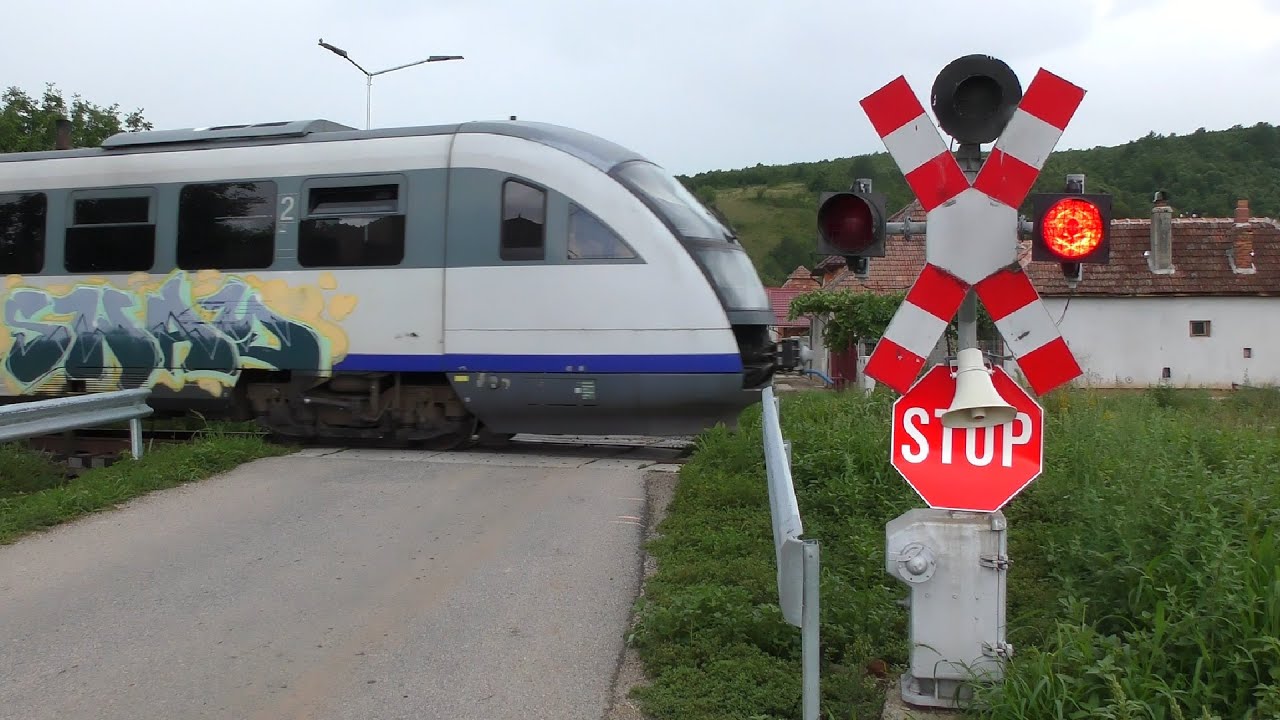 Trecere la nivel Jibou, Strada Ronei | Railroad Crossing in Romania ...