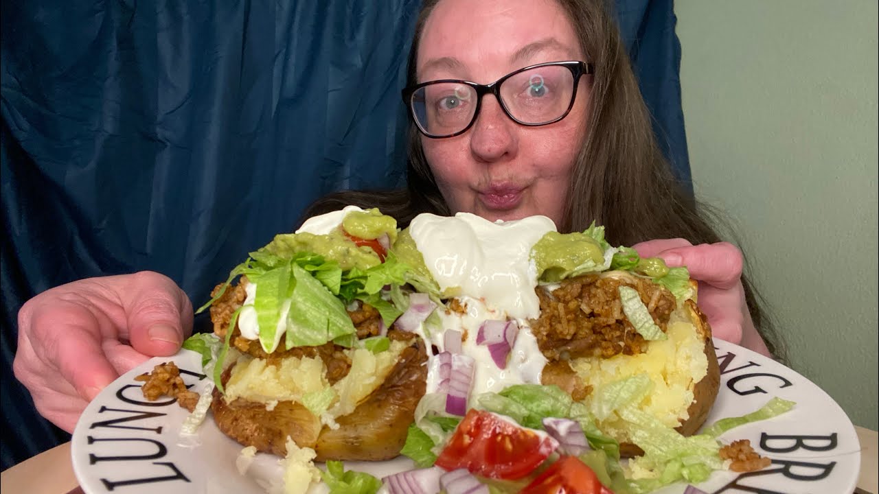 Fully Loaded Jacket Potato #eatingshow #foodie #mukbang #uk - YouTube