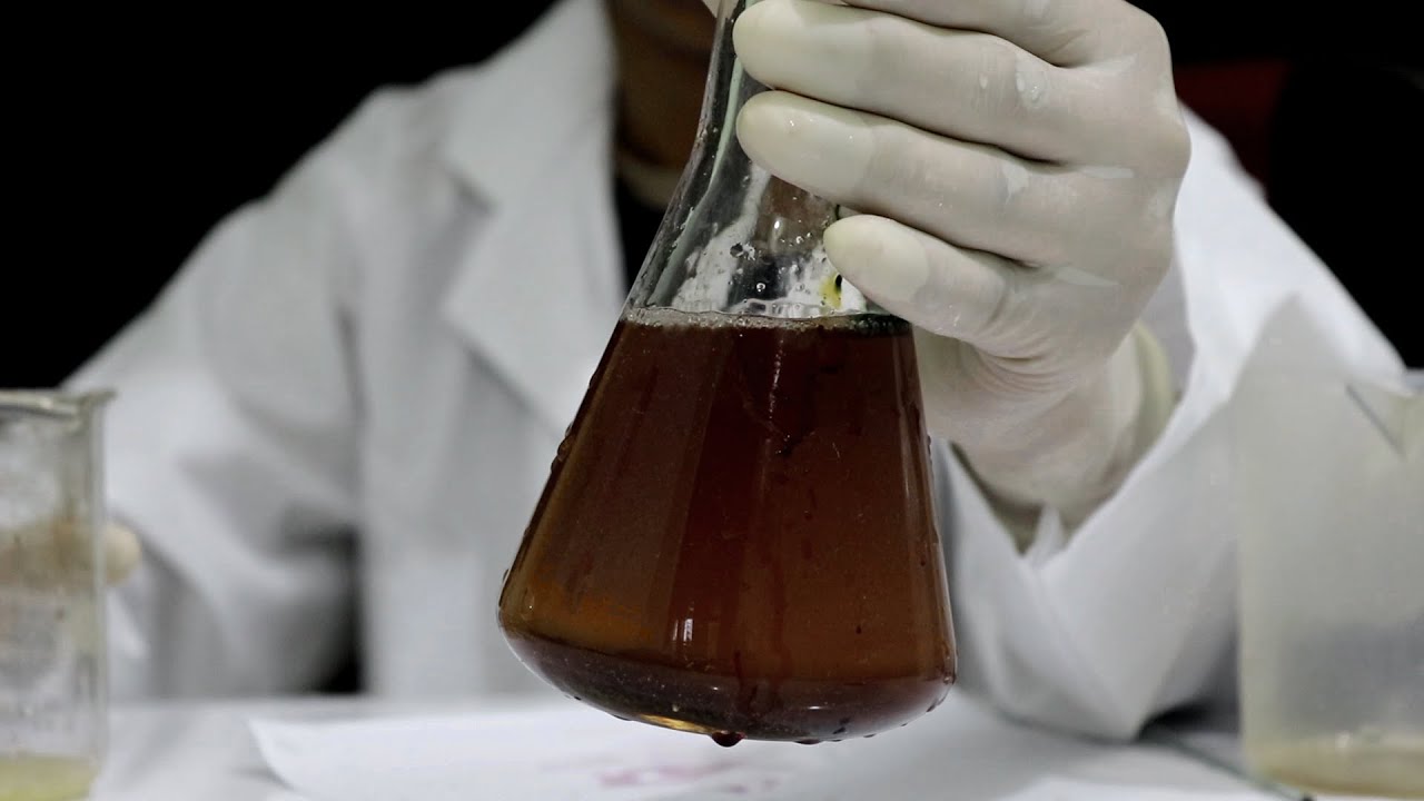 Traffic Light Experiment With Sodium Hydroxide - YouTube
