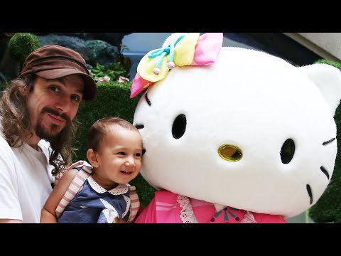 Vidéo réservée aux moins de 5 ans ! (Parc Hello Kitty)