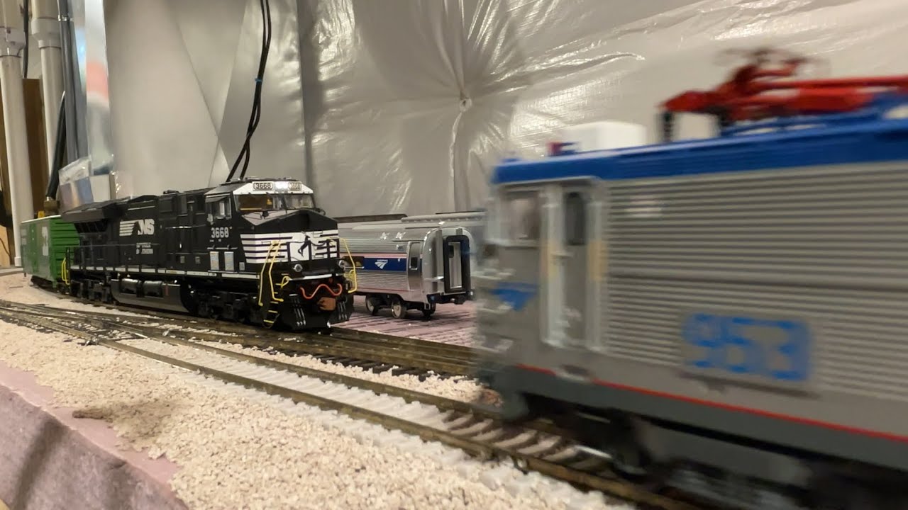 Amtrak locomotive change Ho Scale - YouTube