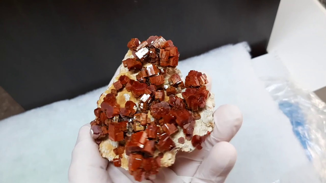 RM2277-(5) Vanadinite Mibladen - YouTube