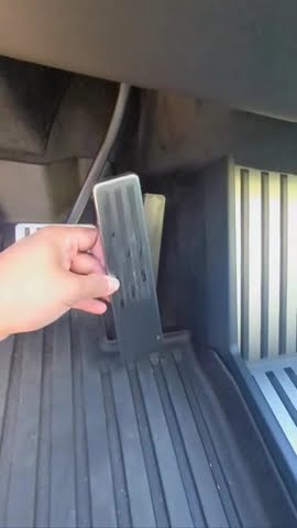 New problem with Tesla: how the accelerator pedal came off the ...