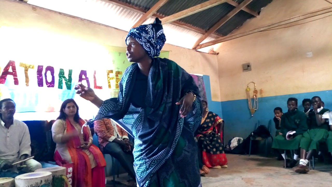 Ugandan storyteller in Kenya . Folklore storytelling - YouTube