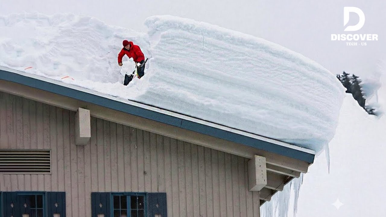 Idiot Snow Removal: Massive Roof Avalanche | Extreme Dangerous Plow ...