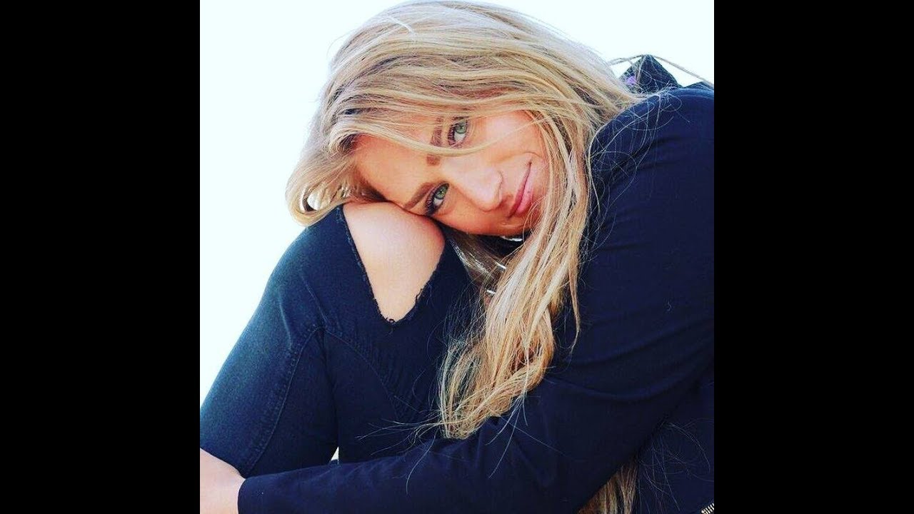 Emily Buchan's cover of 'New Years Day' - YouTube