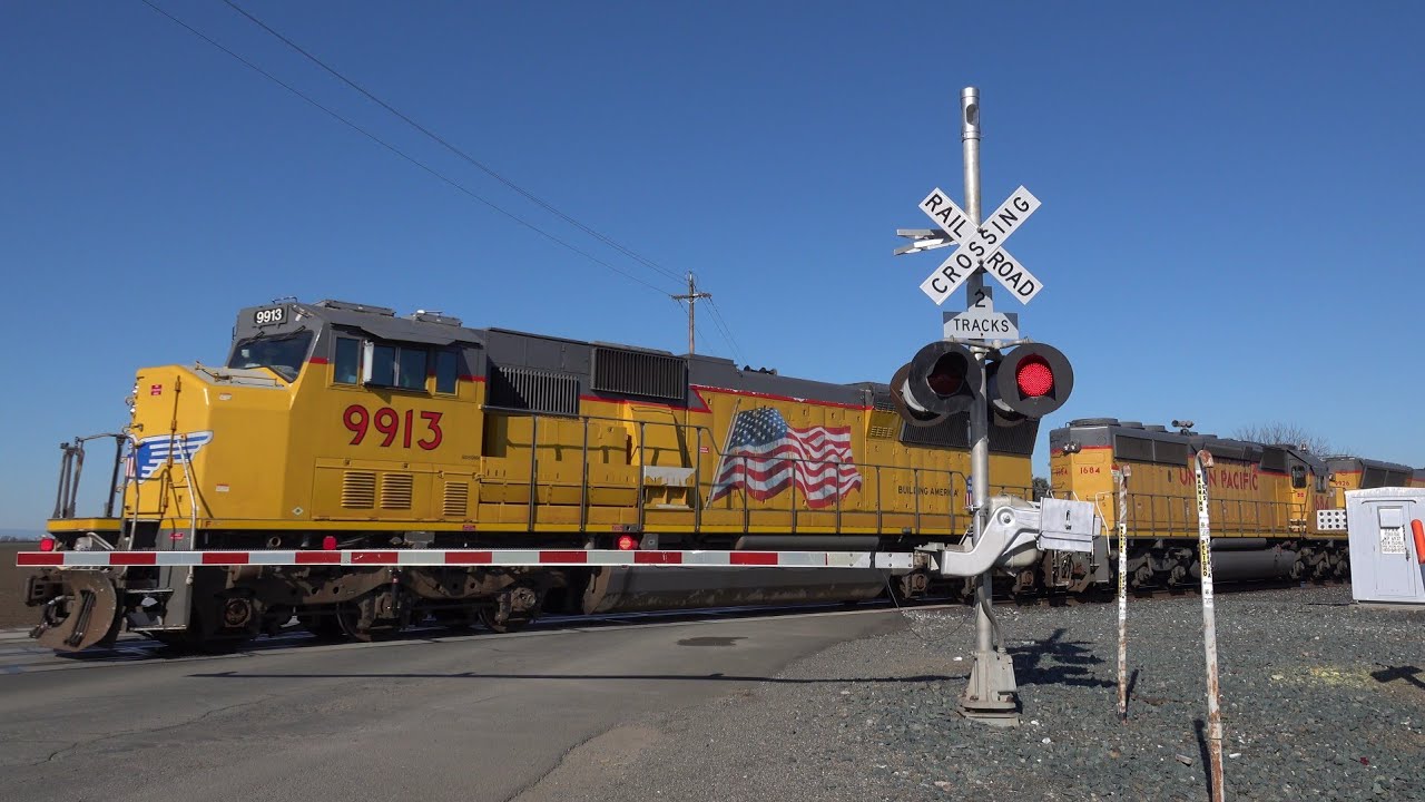 UP 9913 Manifest Train With SD40N West, Pedrick Rd. Railroad Crossing ...