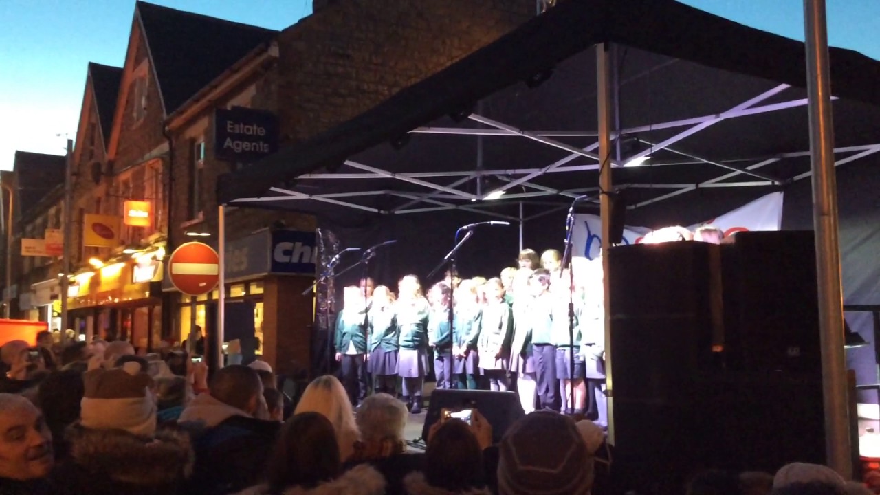 Ysgol Sant Baruc yn canu - Stryd yr Uchel, Y Barri - YouTube