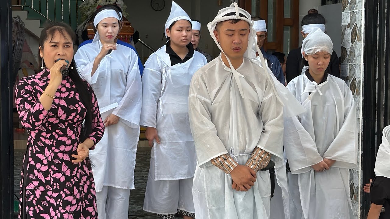 Giây PhúT Sau Cùng TIễn Giám Đốc Công Ty Giấy Lần Cuối BD - Gia Đình ...