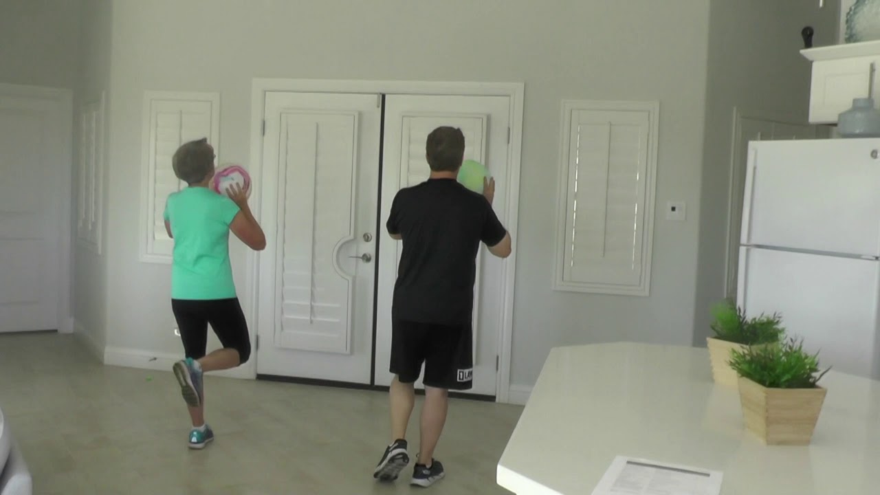 Single leg wall ball toss - YouTube