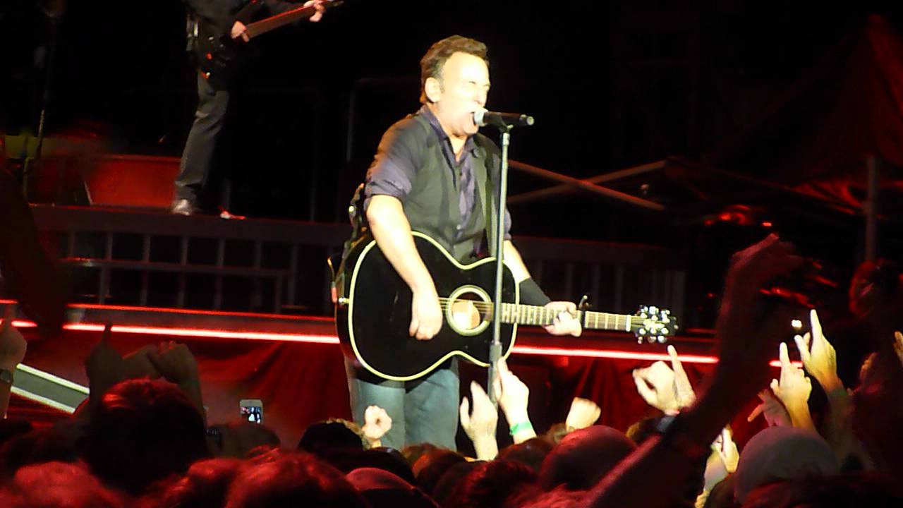 Bruce Springsteen in Vienna 2012 - Working on the Highway - YouTube