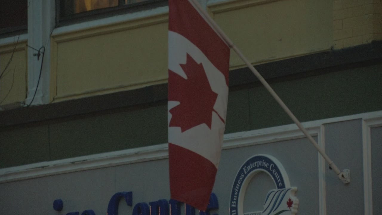 Canadian dollar's value impacting businesses across the border - YouTube