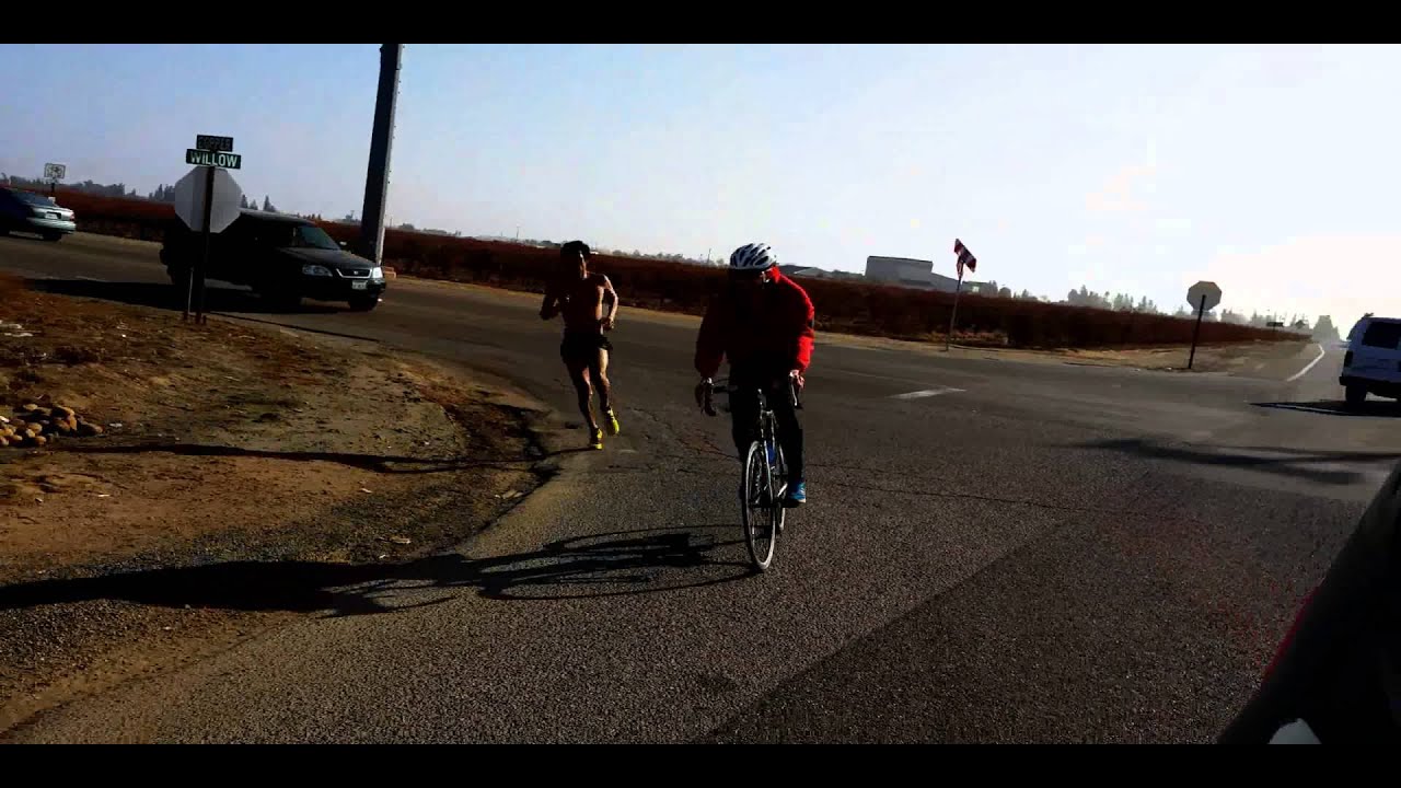 Fernando Cabada (10 mile tempo run) - YouTube