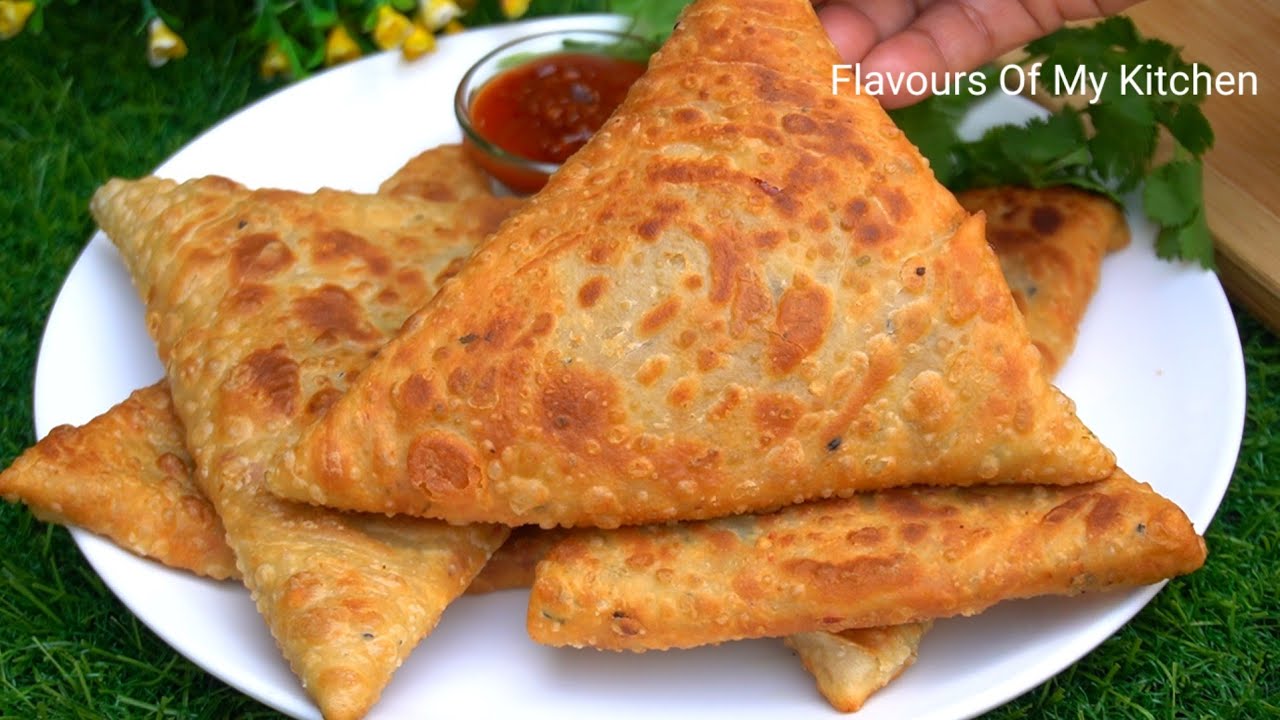 Aloo Triangle Recipe-New Stuffed Potato Breakfast | समोसा कचोरी भुला ...