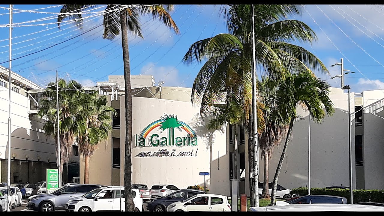 L'ambiance de Noël 2021 en Martinique, Centre Commercial la Galleria ...