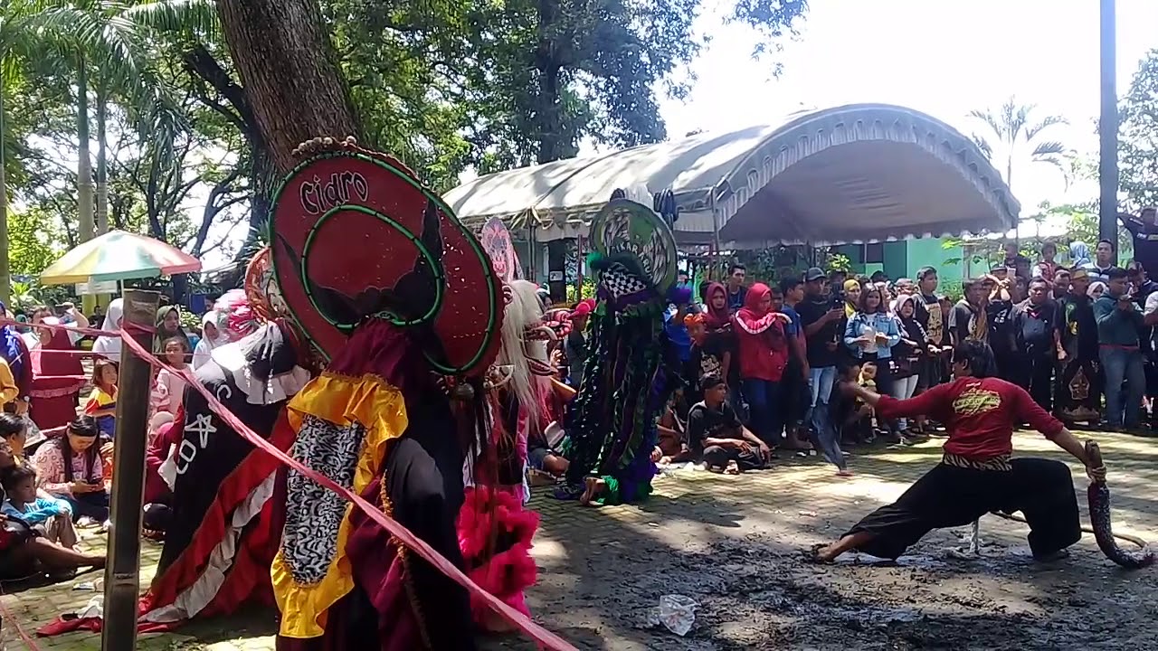 Jaran thek ponorogo - YouTube