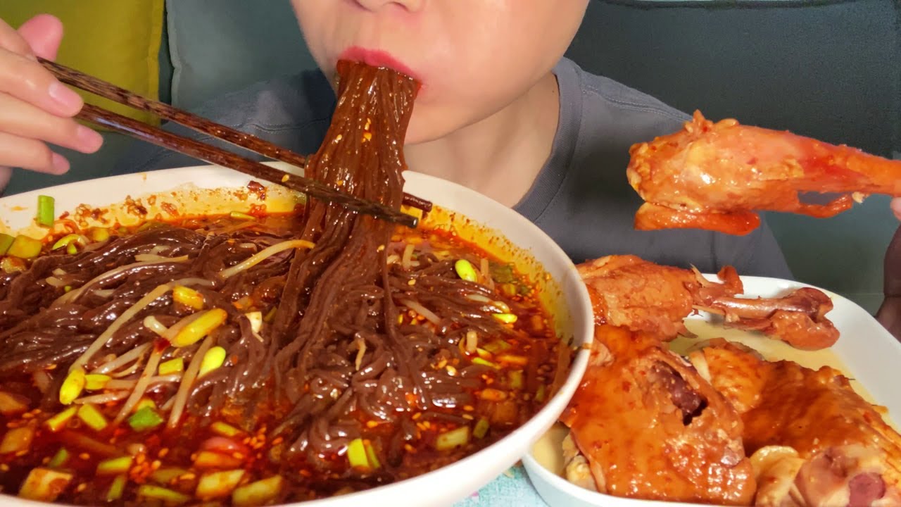 Home Version Of Homemade Spicy Red Oil Fern Noodles With Marinated ...