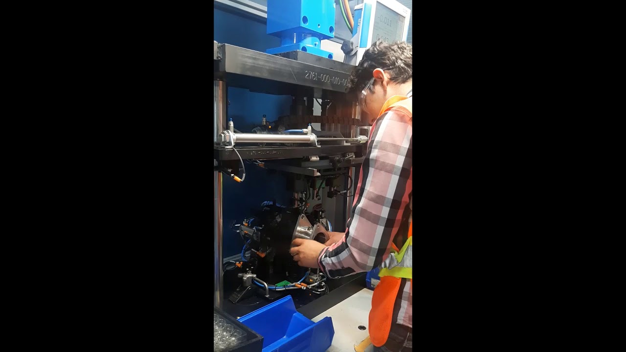 Servoprensa con sistema Kistler maXYmos - YouTube