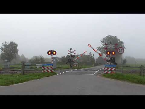 Spoorwegovergang Kesteren/ Passage a Niveau/ Railroad-/ Level Crossing/ Bahnübergang