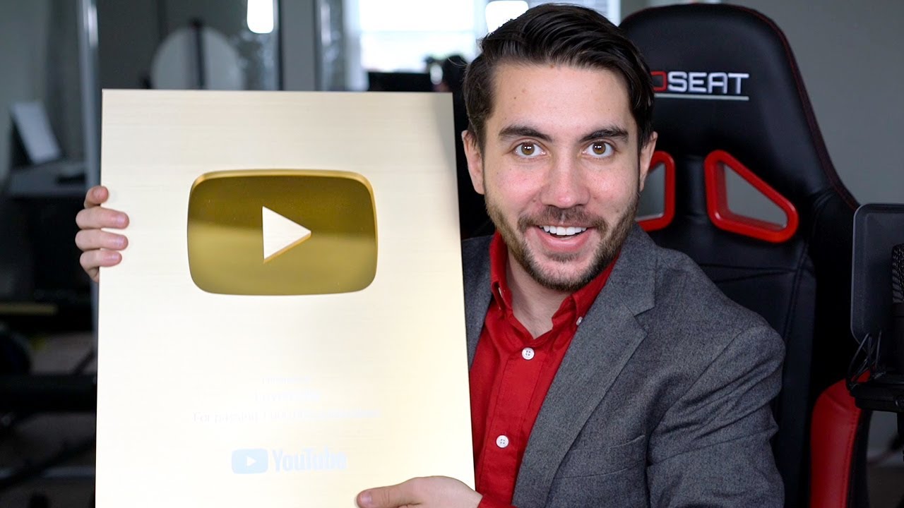 Unboxing The *NEW* Gold Play Button (BEAUTIFUL) - YouTube
