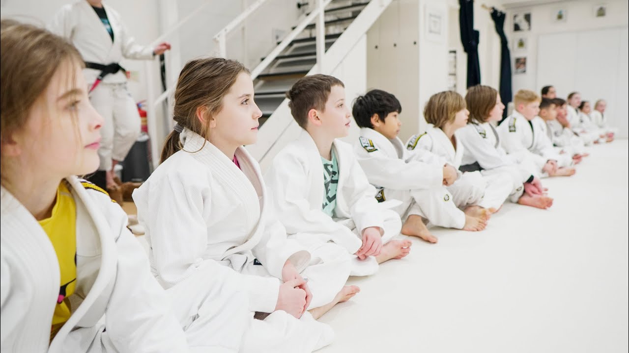 Kids Class Highlight // Escapology BJJ - YouTube