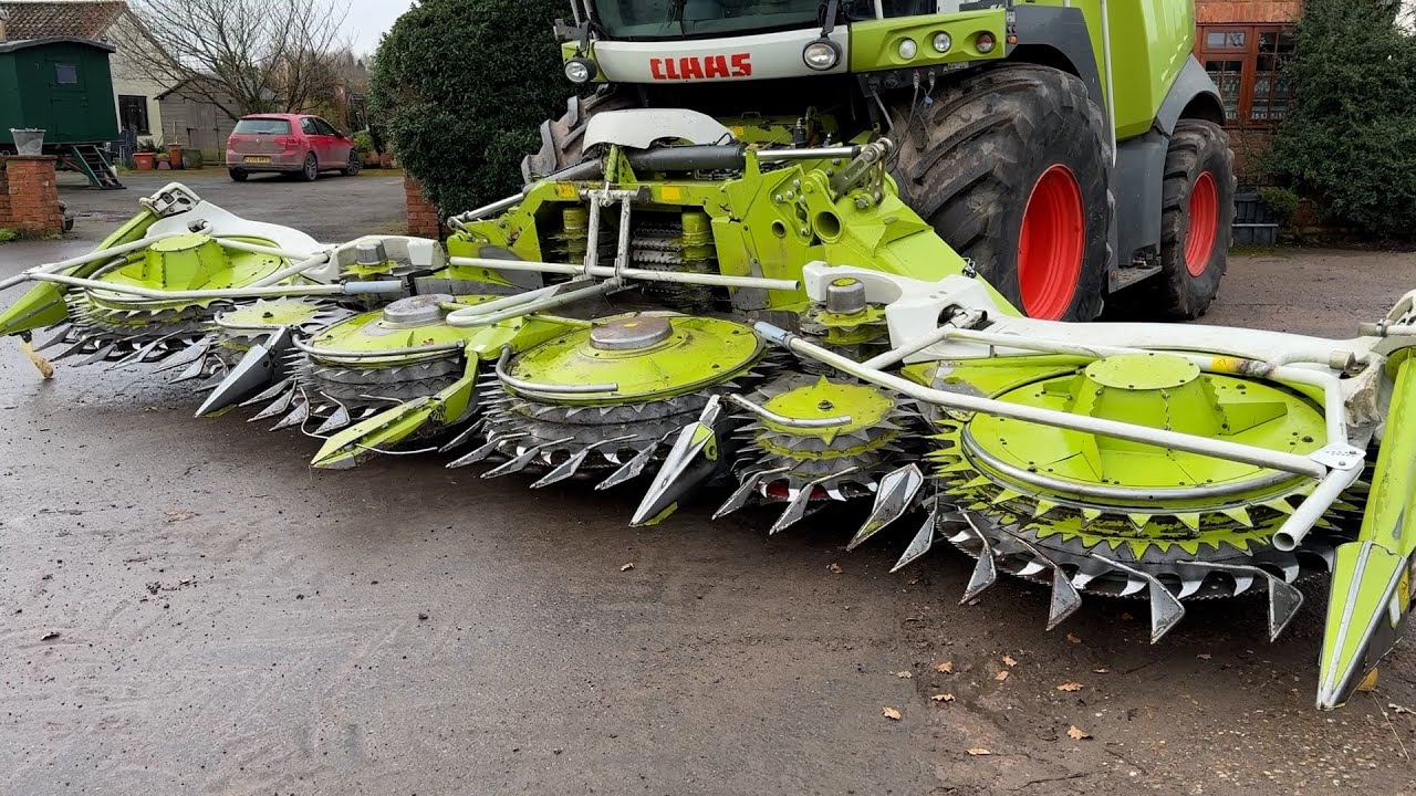 Lot 100 - 2016 Claas Orbis 10 row 7.5m maize header - 04 Apr 2024 # ...