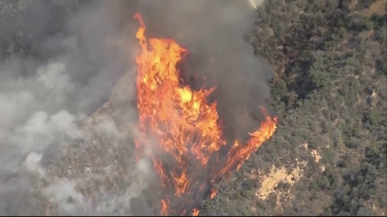 pacific palisades fire super scoopers soar over fire in pacific ...