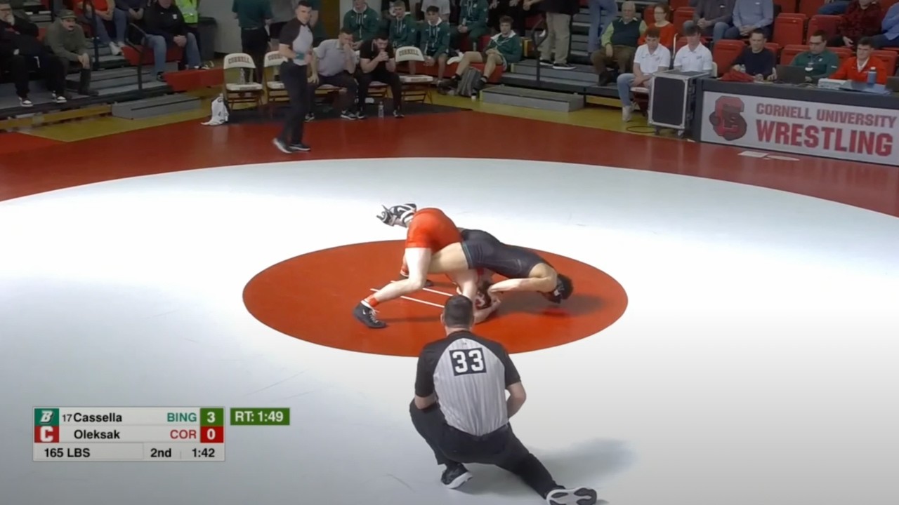 165lbs Brevin Cassella (Binghamton) vs Brody Oleksak (Cornell) - YouTube