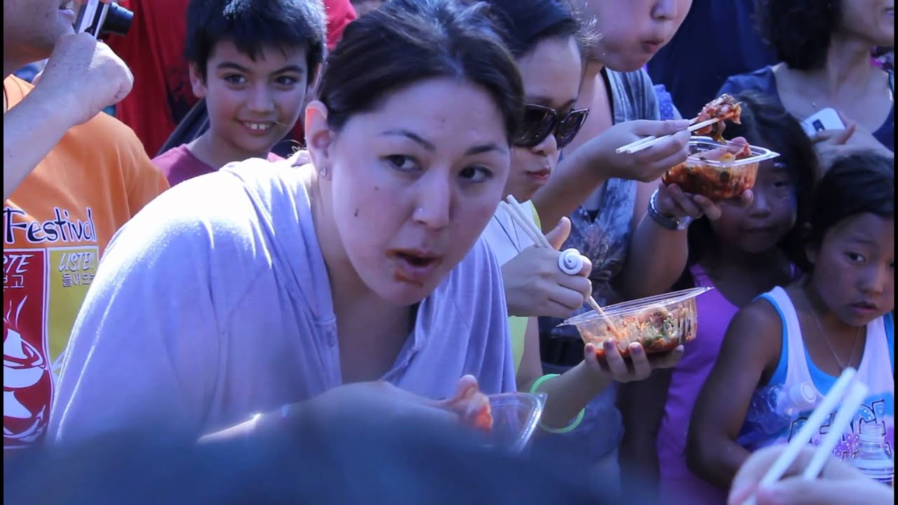 Kimchi Eating Contest at Hawaii's Korean Festival 2012 - YouTube