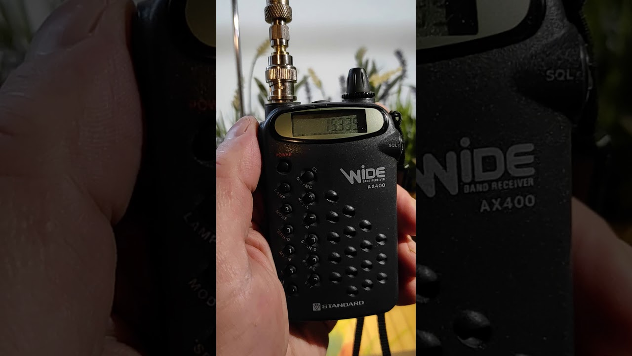 AOR AR8000 vs Standard AX400 HF-band - YouTube