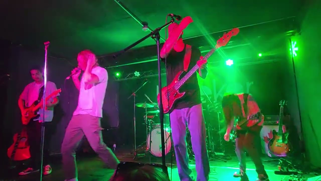 BLEEKER - Self-Made - LIVE Chords - Chordify