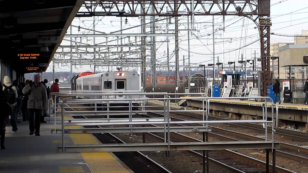 Metro North Waterbury Train #6937 in Bridgeport, CT - YouTube