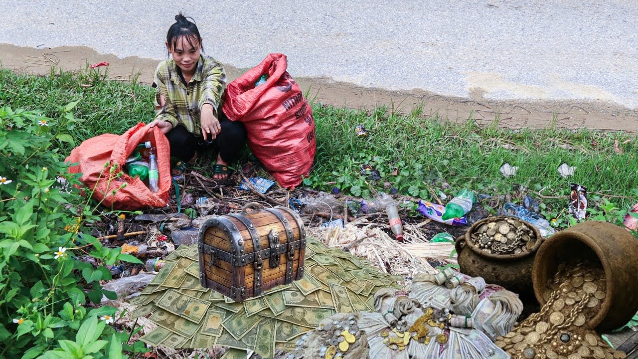Scrap Collector | Girl finds a lot of money and huge treasure in the ...