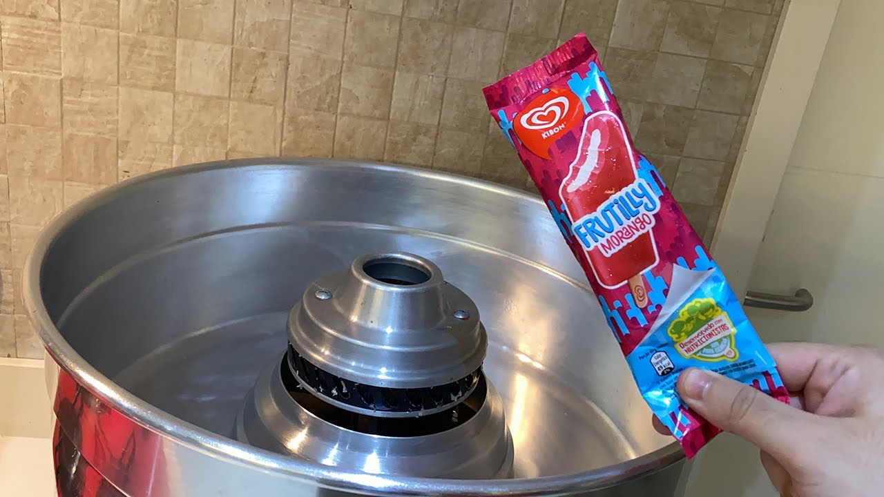 COLOQUEI PICOLÉ FRUTILLY NA MÁQUINA DE ALGODÃO DOCE E OLHA O QUE VIROU ...