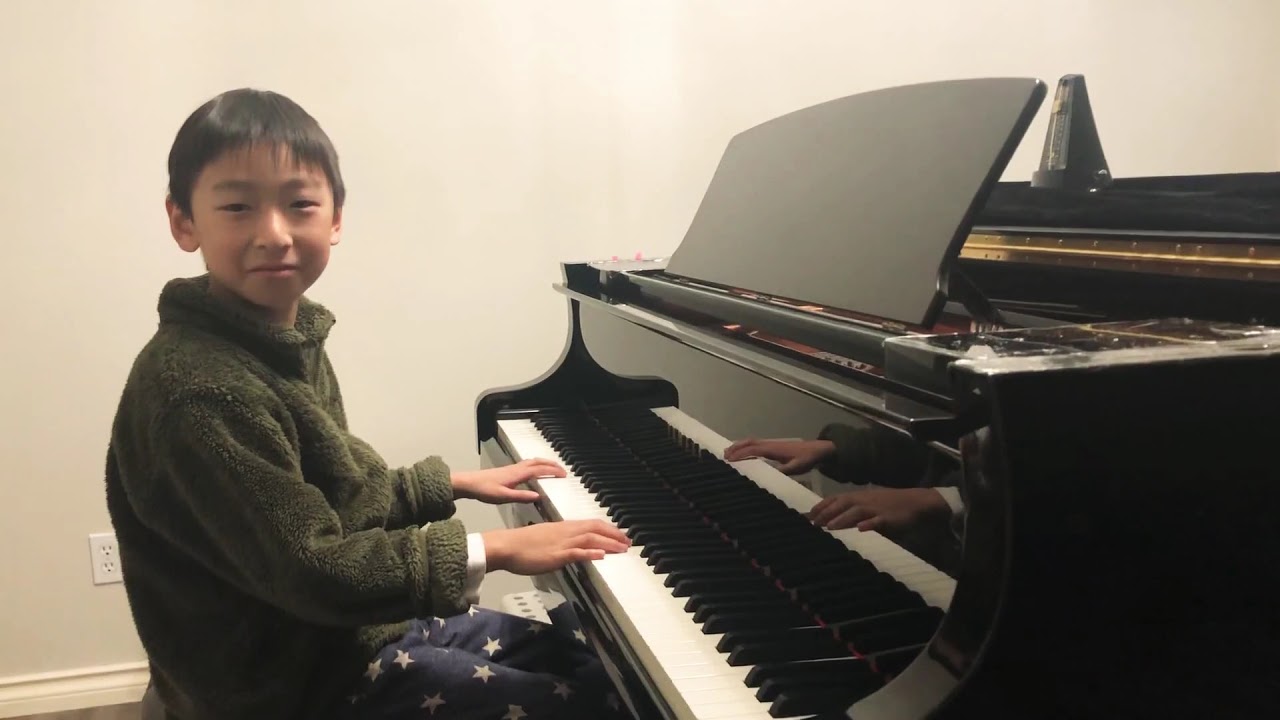 Andrew Li，7 years，plays Menuetto in C Major by Wolfgang Amadeus Mozart ...