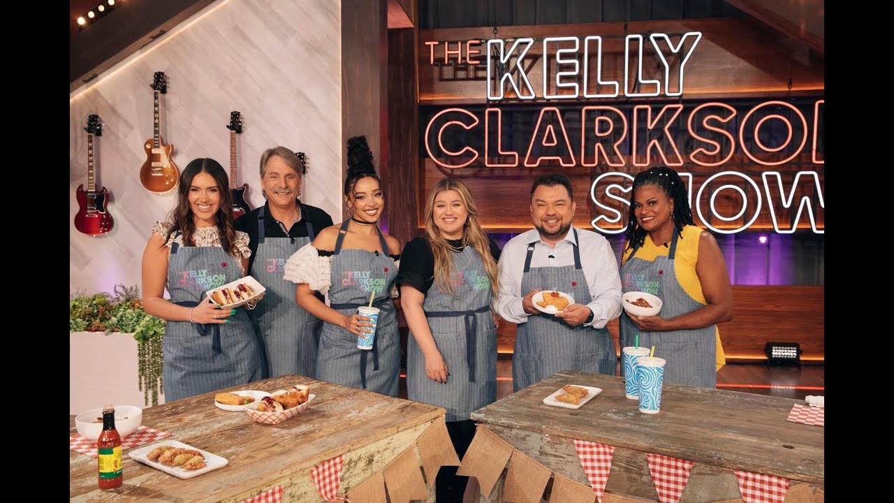Kelly Clarkson Tries State Fair Foods From 'Deep Fried Dynasty' Stars ...