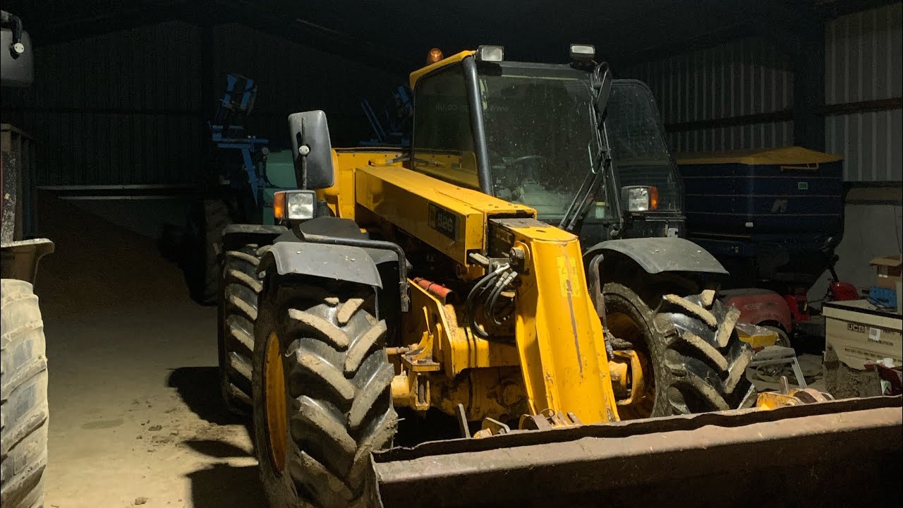 ENGINES OVERHEATING! JCB 526 NEEDS REPAIRING!! - YouTube