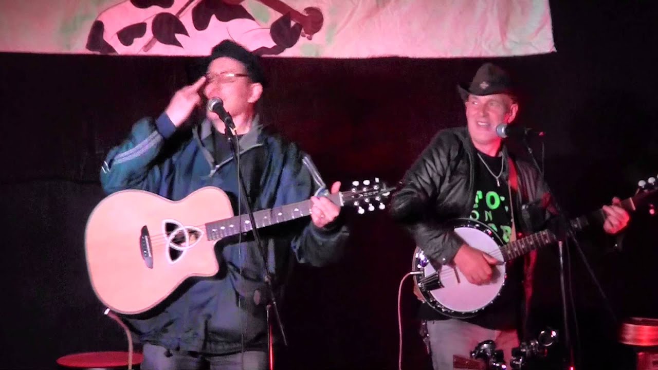 Henry Priestman & Les Glover @Folk On The Farm 2015 - YouTube
