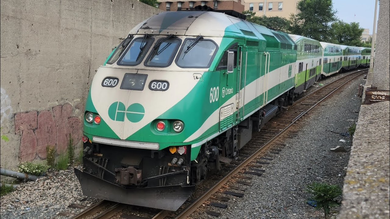 (12 Minutes Late) GO 1877 (Hamilton Express) - 376 With 600 Pulling ...
