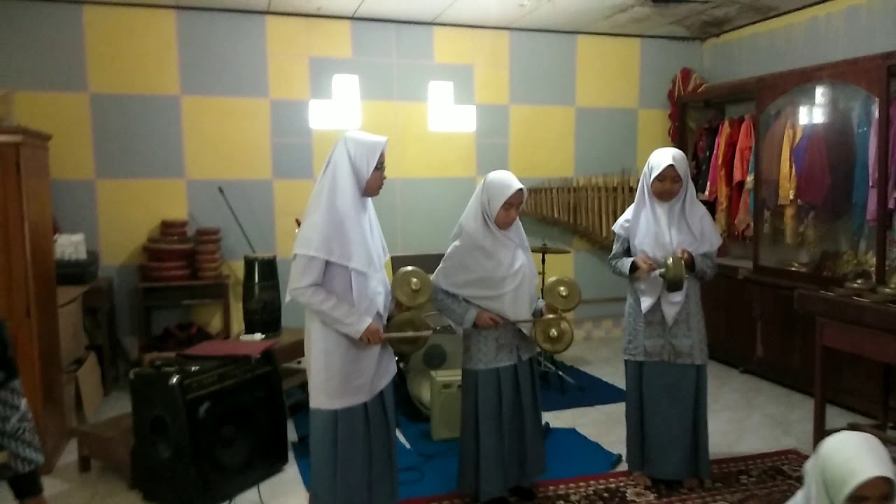 PRAKTEK CARA MEMAINKAN TALEMPONG PACIK ALAT MUSIK TRADISIONAL MINANG ...