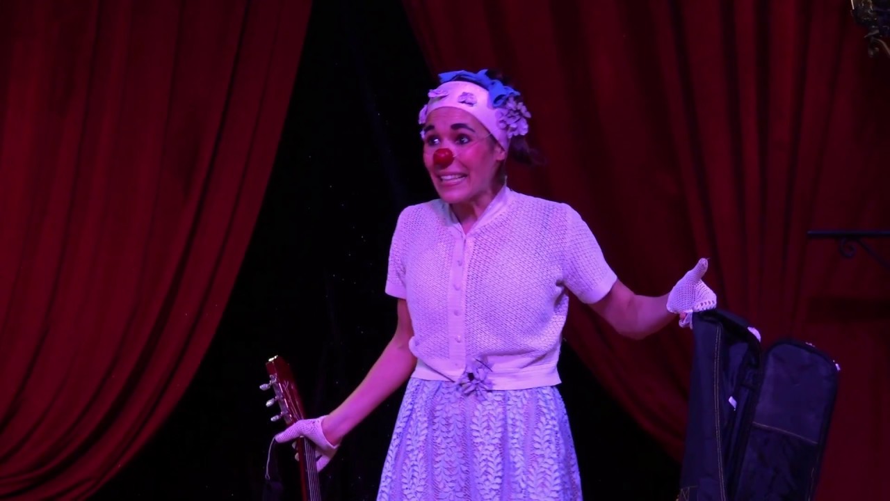 De Juliette à Johnny ! Clown amoureuse de l'amour ! - YouTube