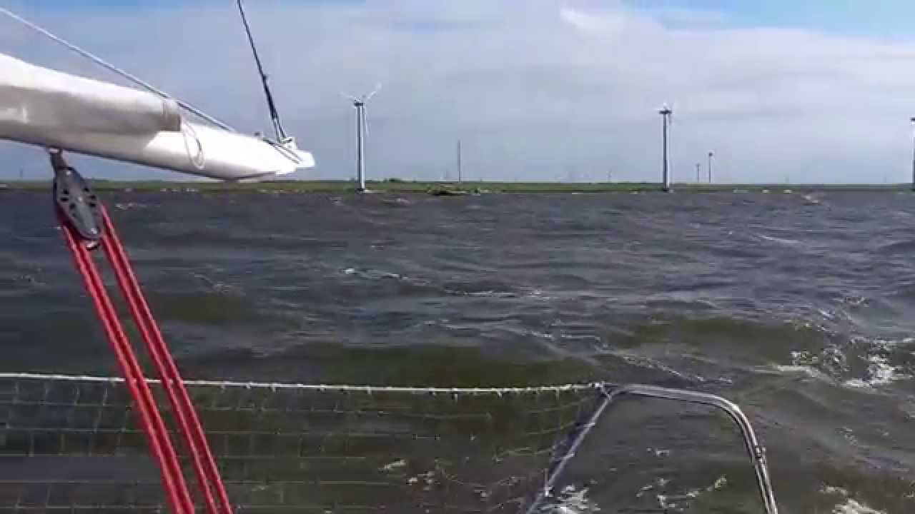 Clever 23 windkracht 6 IJsselmeer - YouTube