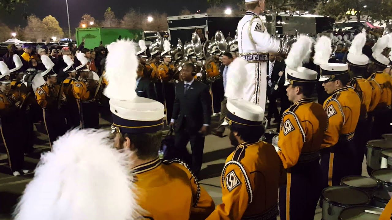 LSU TIGER WALK AT 2015 TEXAS BOWL - YouTube