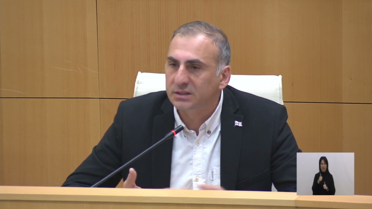 ჩემი კეთილი რჩევა იქნებოდა ქალაქის მერმა რამდენიმე თანამდებობის