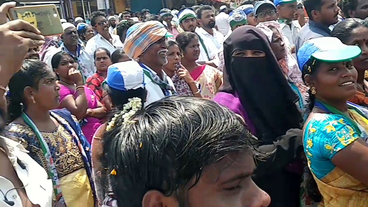 Shilpa chakrapani Reddy road show at sundipenta, srishilam. - YouTube