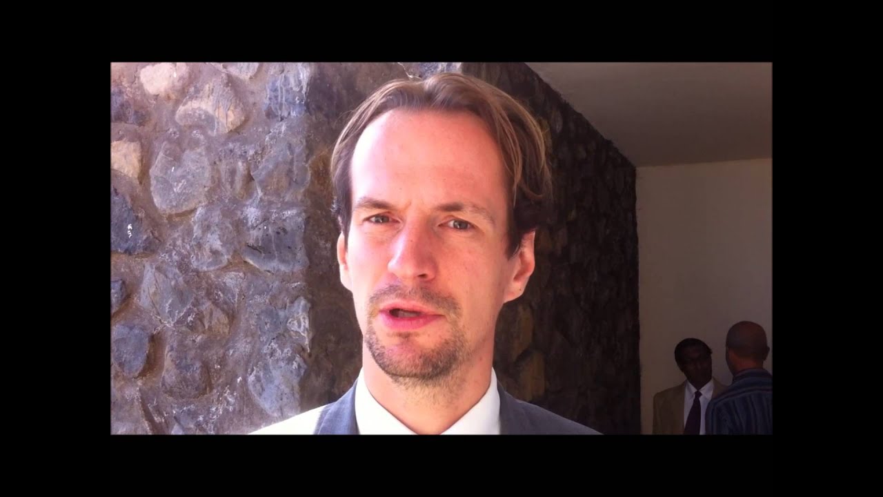 David GRUSON, Directeur Général du CHU de La Réunion et du GHER - YouTube