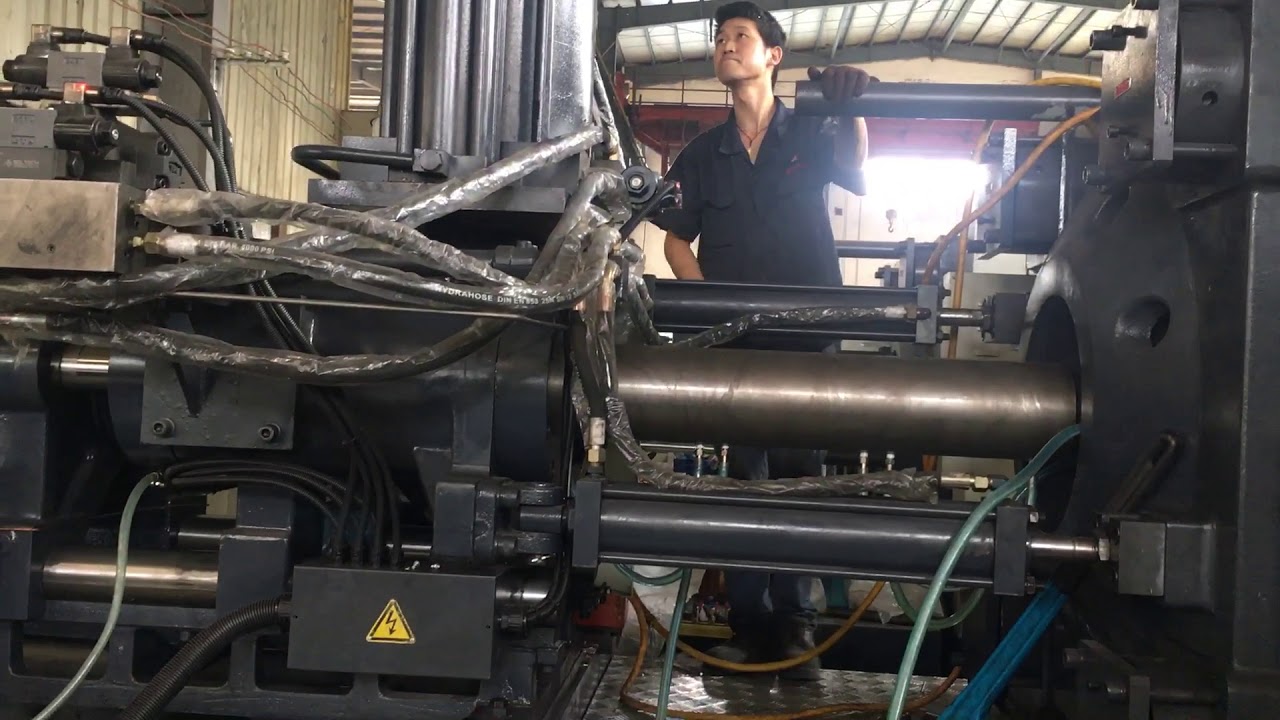 Testing the BMC Car Lighting Reflector Mould of BMC machinery - YouTube