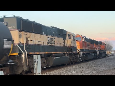 All EMD lashup at trackspeed on the staples - YouTube