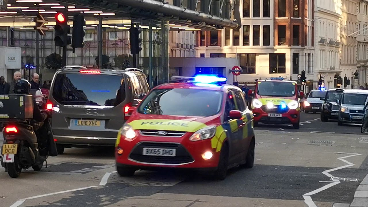 Police attending the incident at London Bridge today 29th November ...